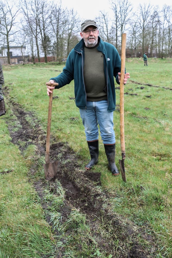 Opkuisen van sloten, greppels en zoeven